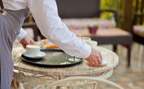 Cómo desbarasar una mesa >> Proceso paso a paso