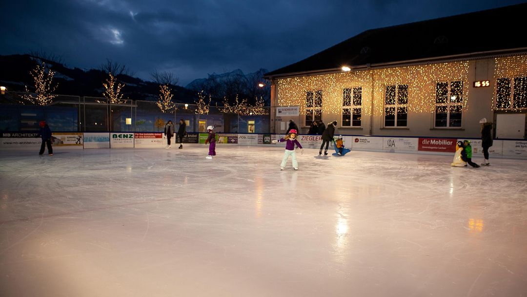 Eisfeld Lachen am Zürichsee | Aktivitäten in Lachen SZ