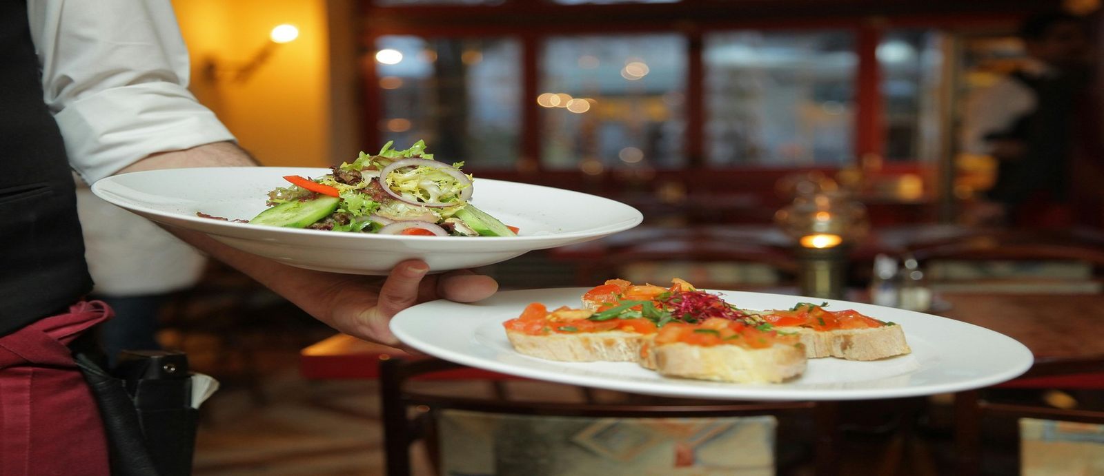 What Does a Food Runner Do? - shiftNOW
