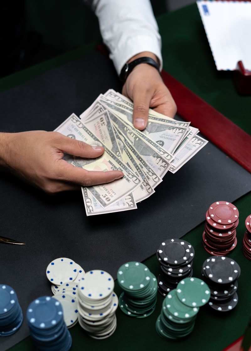 How much do casinos charge for a cash advance? | Bright App