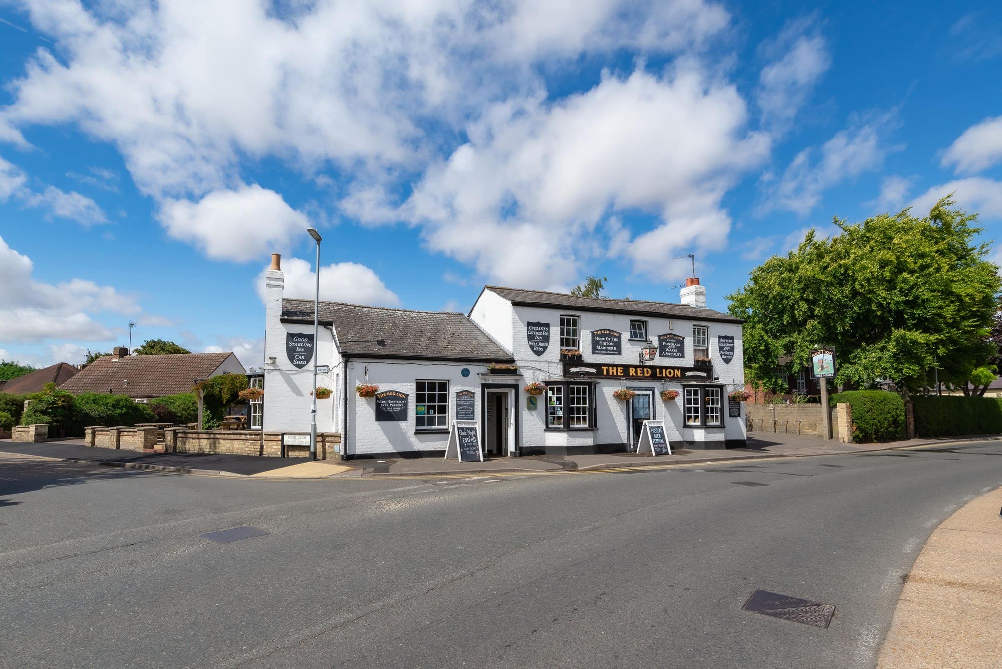The Red Lion | Traditional English Pub with Rooms in Histon