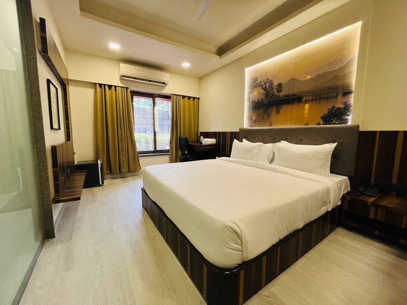 Resort In With Swimming Pool Khandala, Karjat & Pali Khopoli - Stay ...