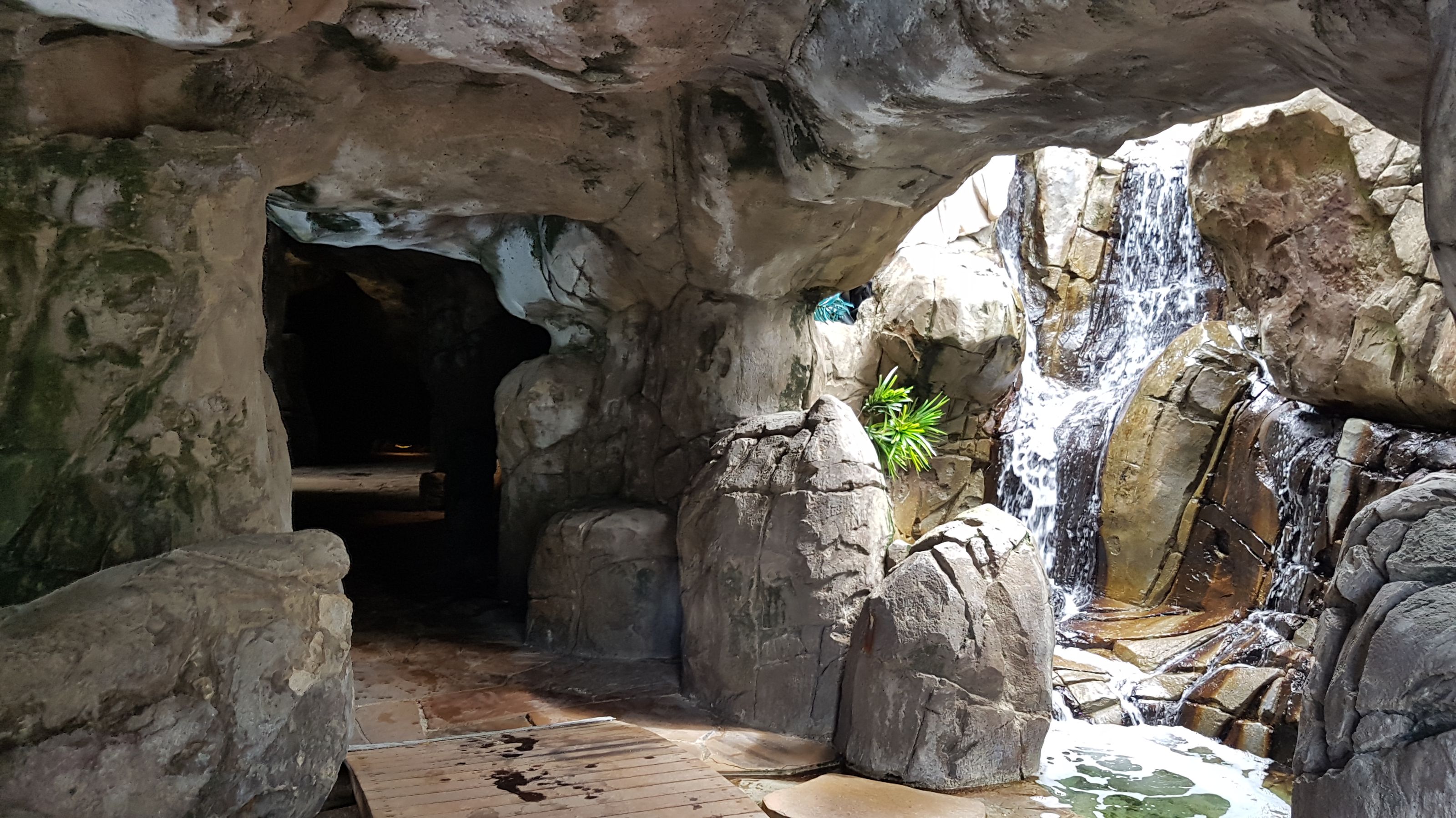 JW Marriott Grotto Rockwork | Pico Play | Attraction Design Company