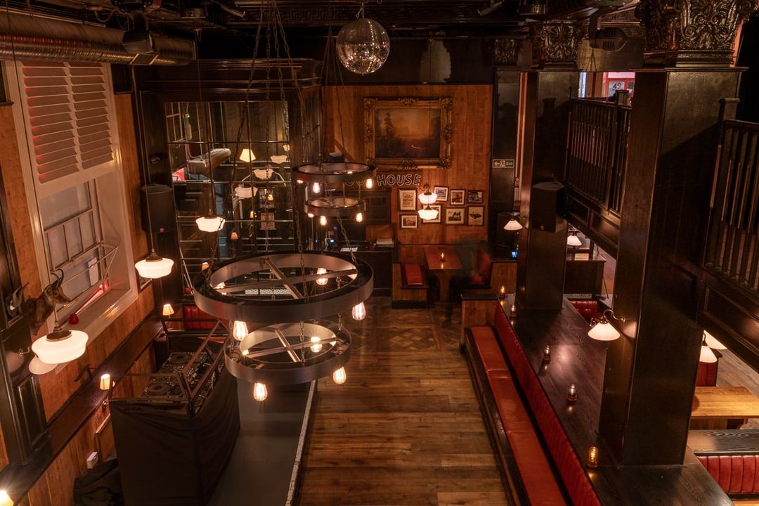 Liverpool | Burgers & Chicken | American BBQ Restaurant | Red Dog Saloon