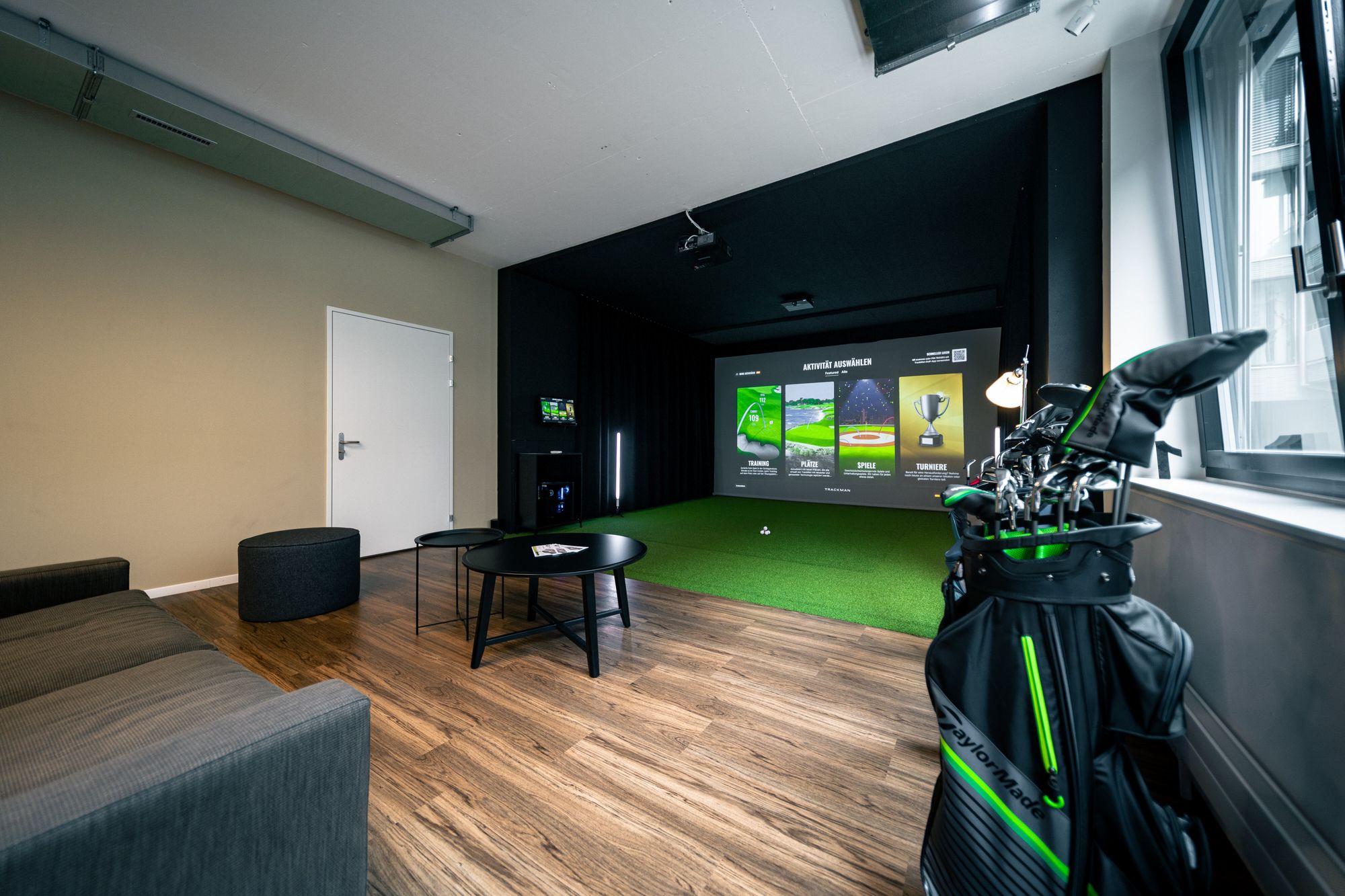 Zurich Golf - Indoor-Golfanlage im Kreis 5 - Reservieren Sie eine Abschlagzeit