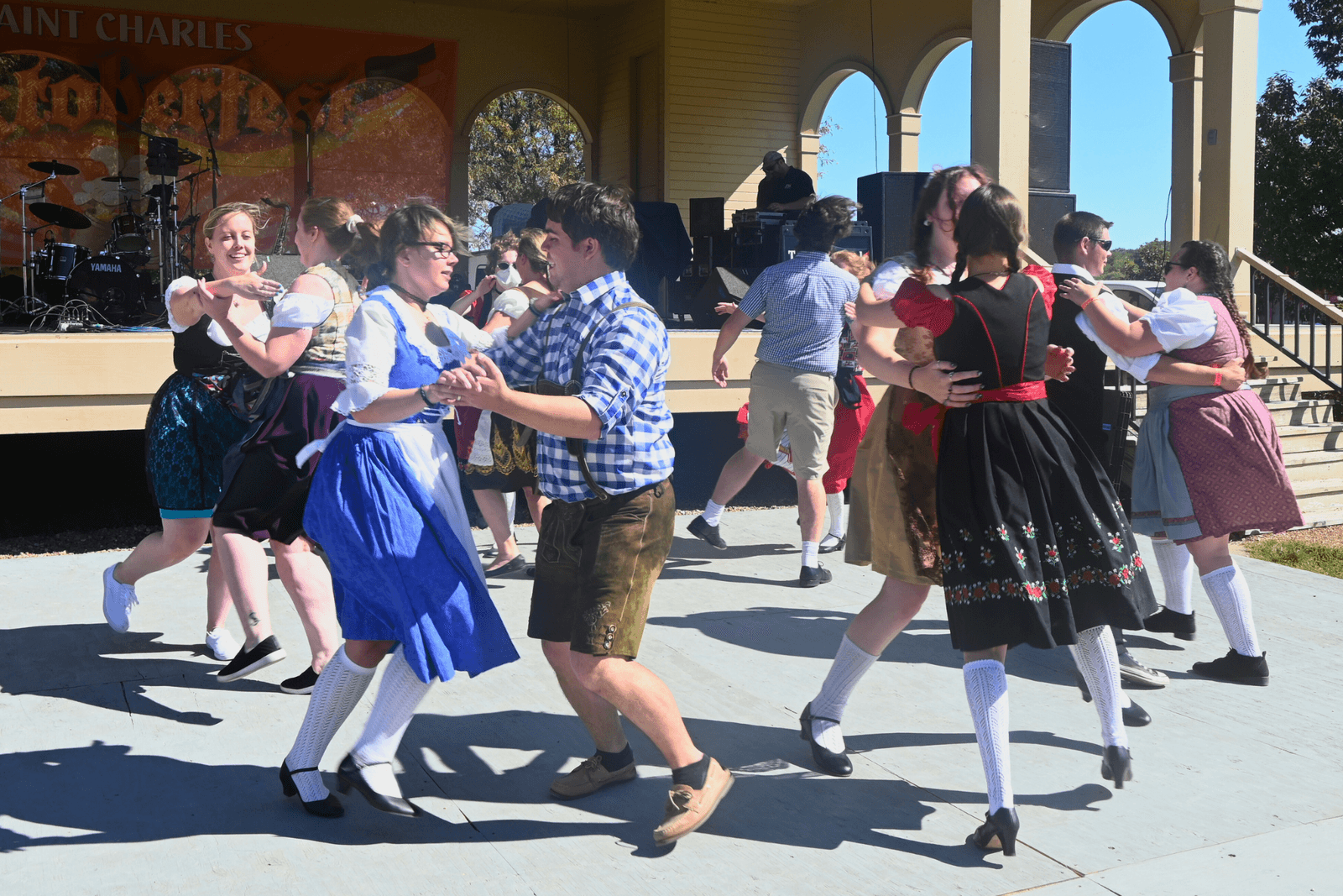 Home [www.saintcharlesoktoberfest.com]