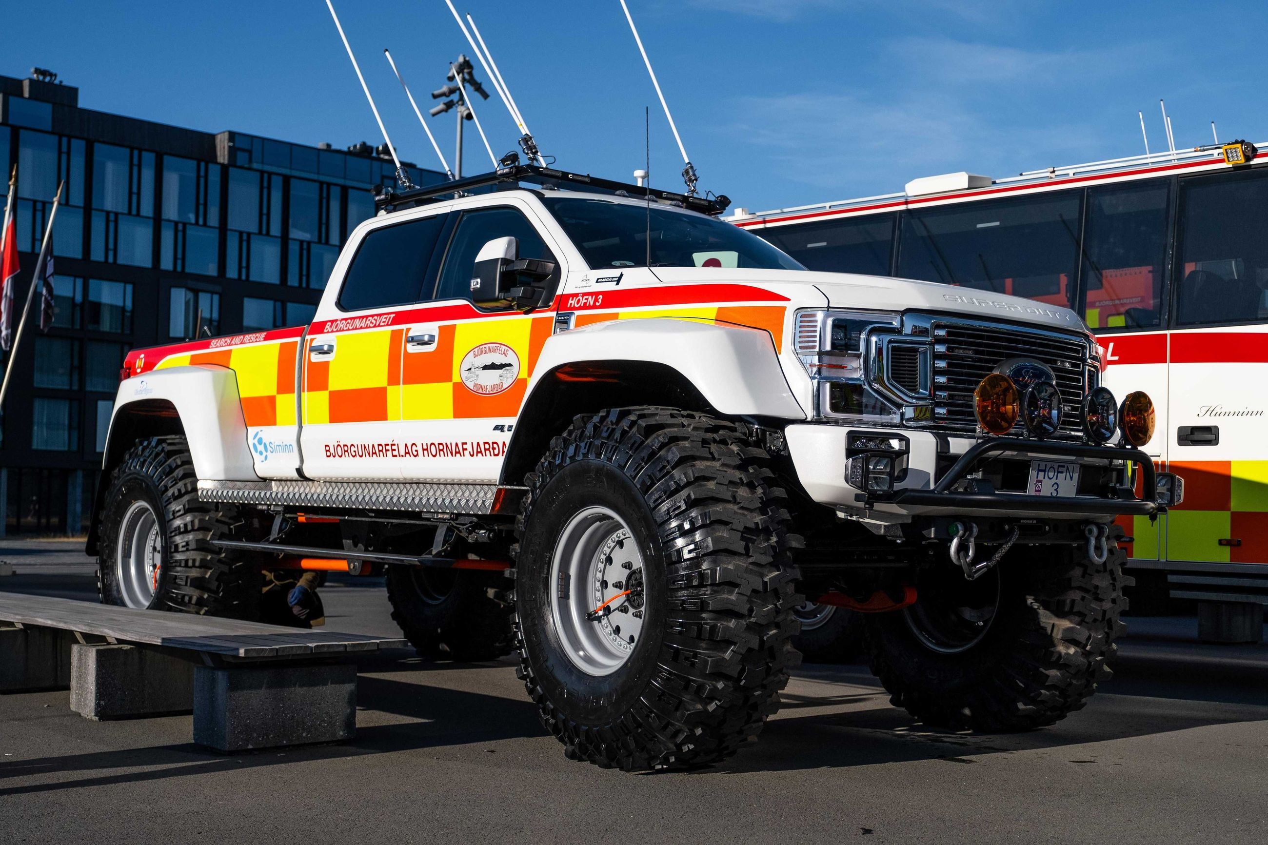 Síminn tengir þig við lífið. Framúrskarandi þjónusta | Síminn