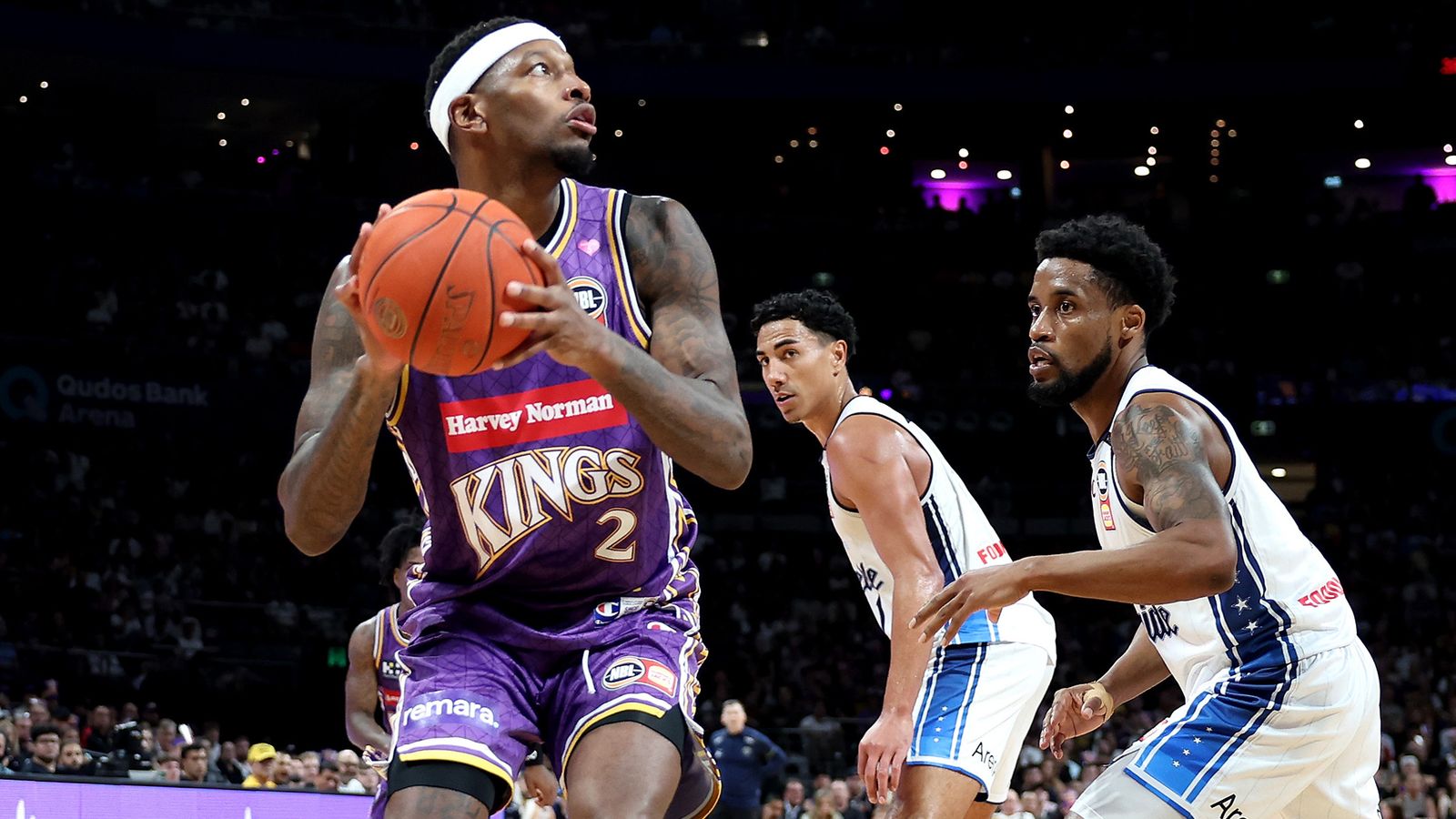 NBA veteran re-signs with champions