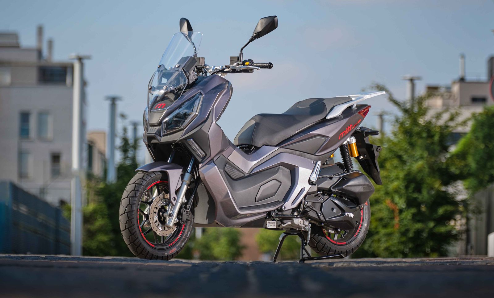 MOTOFICHAS: Prueba MITT TT 555, la trail de la marca española con ...