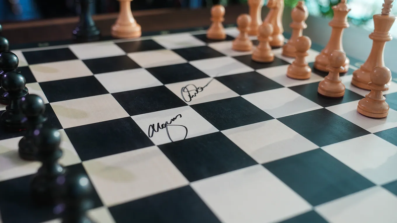 Veja como o GOAT do Xadrez venceu dois campeonatos mundiais em Doha.