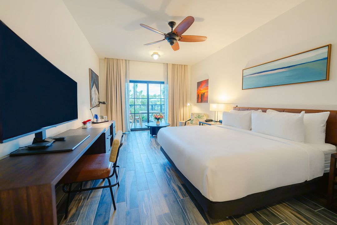 Hotel Rooms In Naples, Florida | Perry Hotel | Suites In Naples, FL