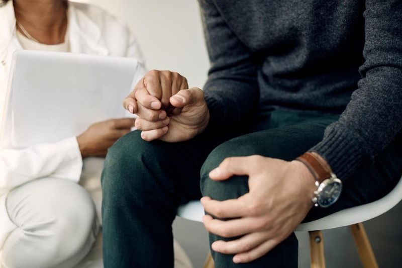 What Is Alcoholics Anonymous? How the AA 12-Step Program Changes Lives ...