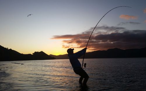 Guide to Surfcasting - Fishing Guide