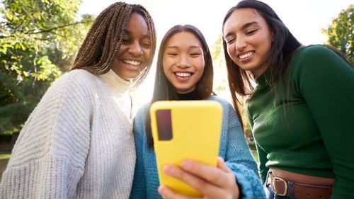 Negative Effects of Snapchat for Teens | SmartSocial.com