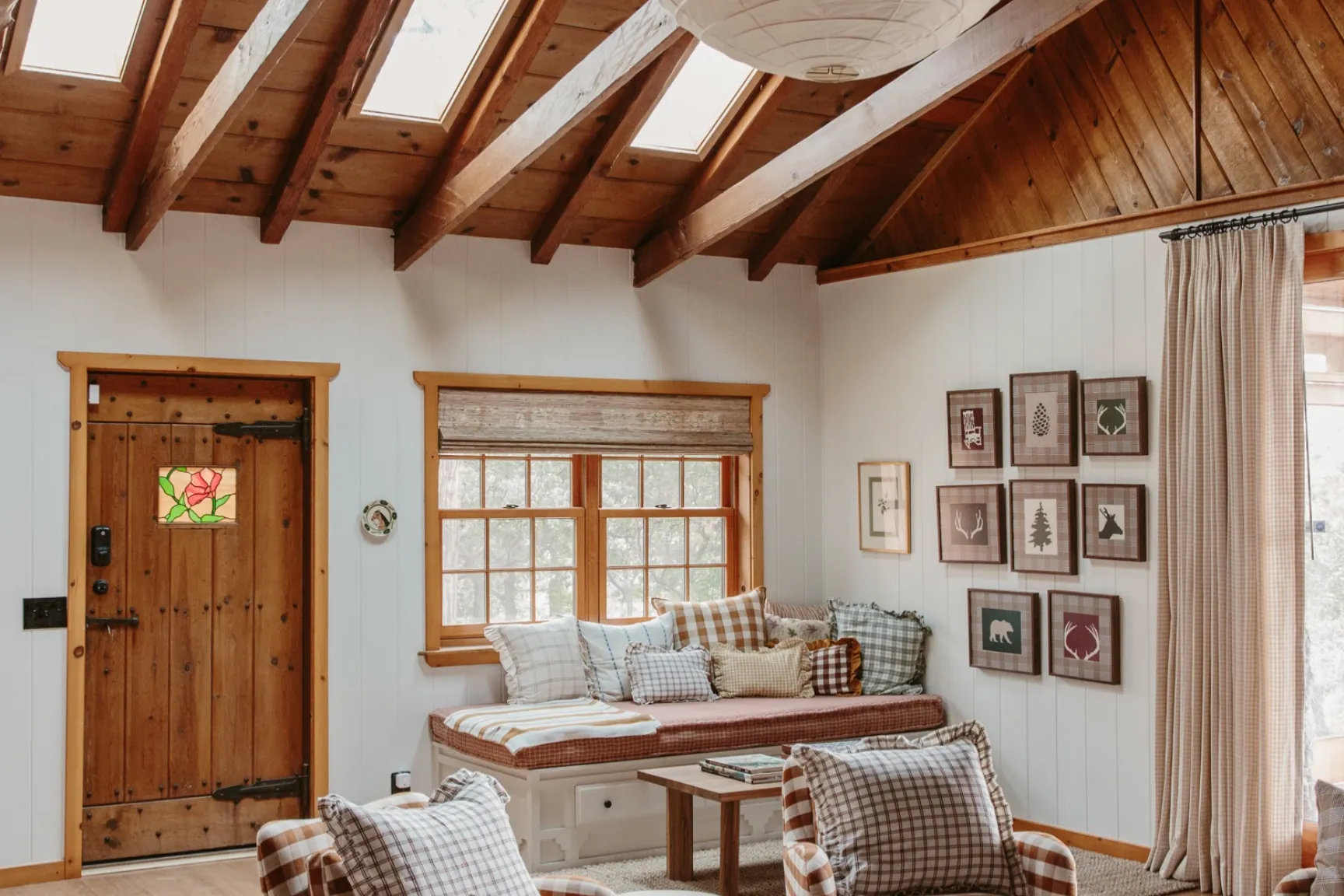 Hem Sweet Hem: An Inside Look of Heather Taylor Home's Idyllwild Cabin ...
