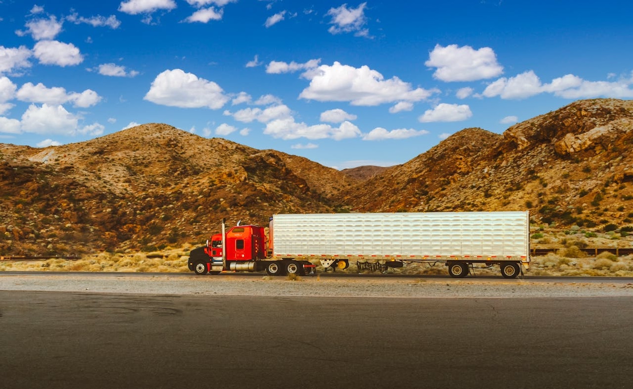 6802e57b954b54d5c75e2456_How to Book LTL - Freight Truck.jpg