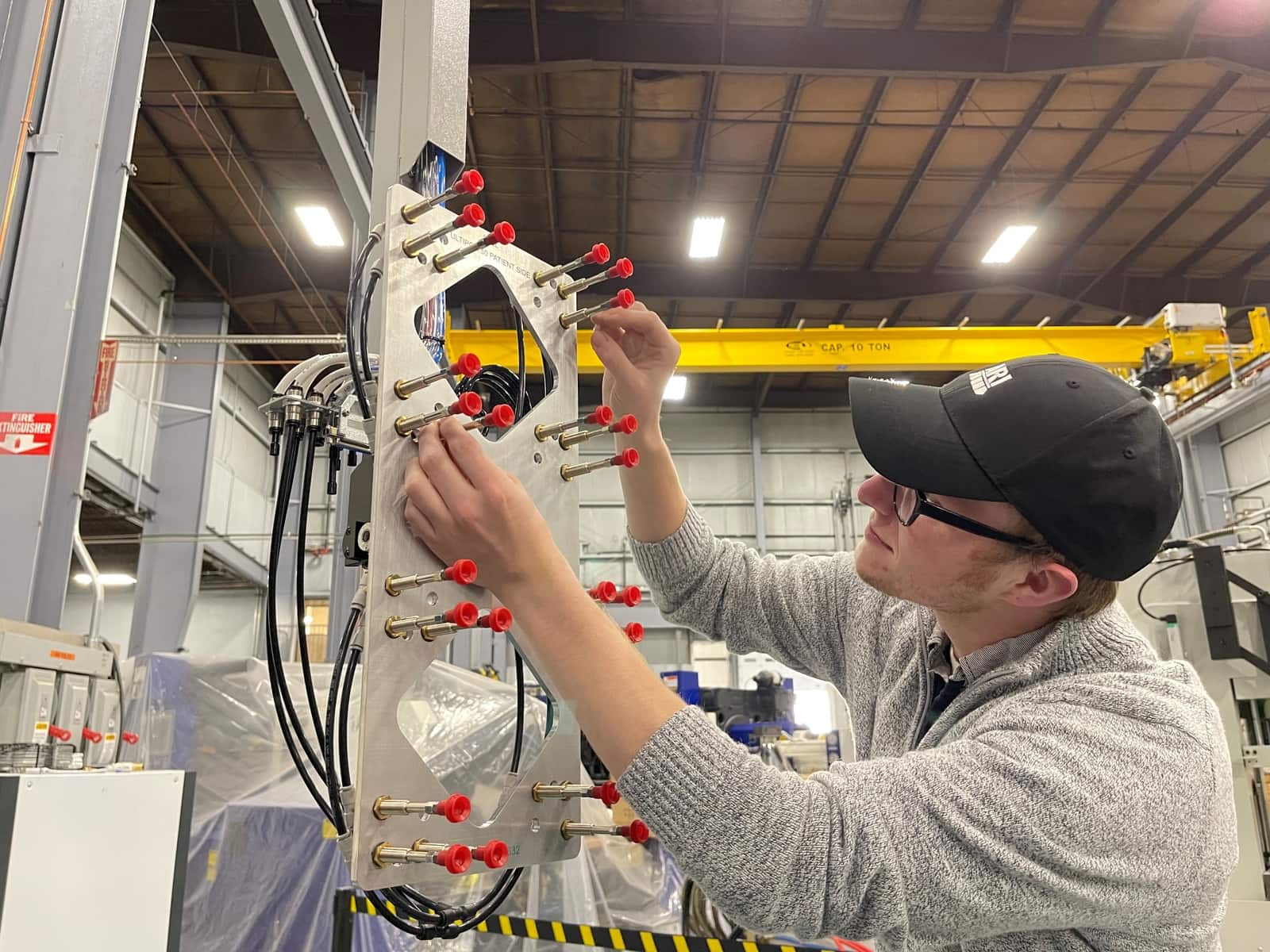 Robots & Automation for Injection Molders | ARI