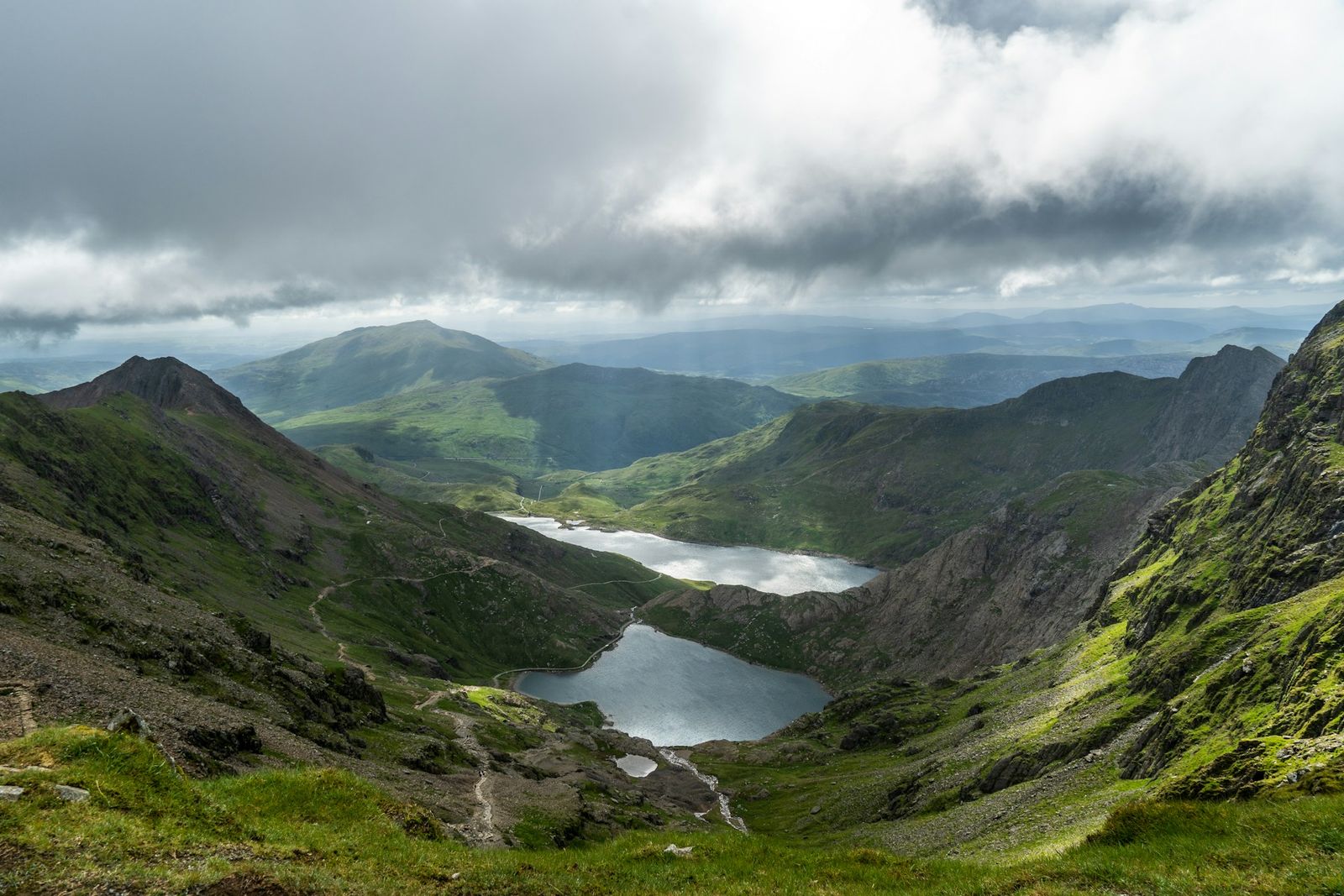 The Snowdon Horseshoe: Trail Guide to Snowdonia’s Legendary Ridge Walk ...
