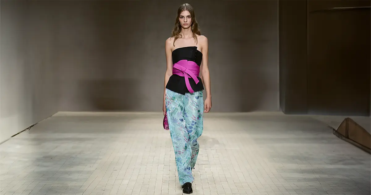 إمبريو أرماني ربيع/صيف 2026: رحلة عودة محمّلة بالذكريات | موقع عود.كوم