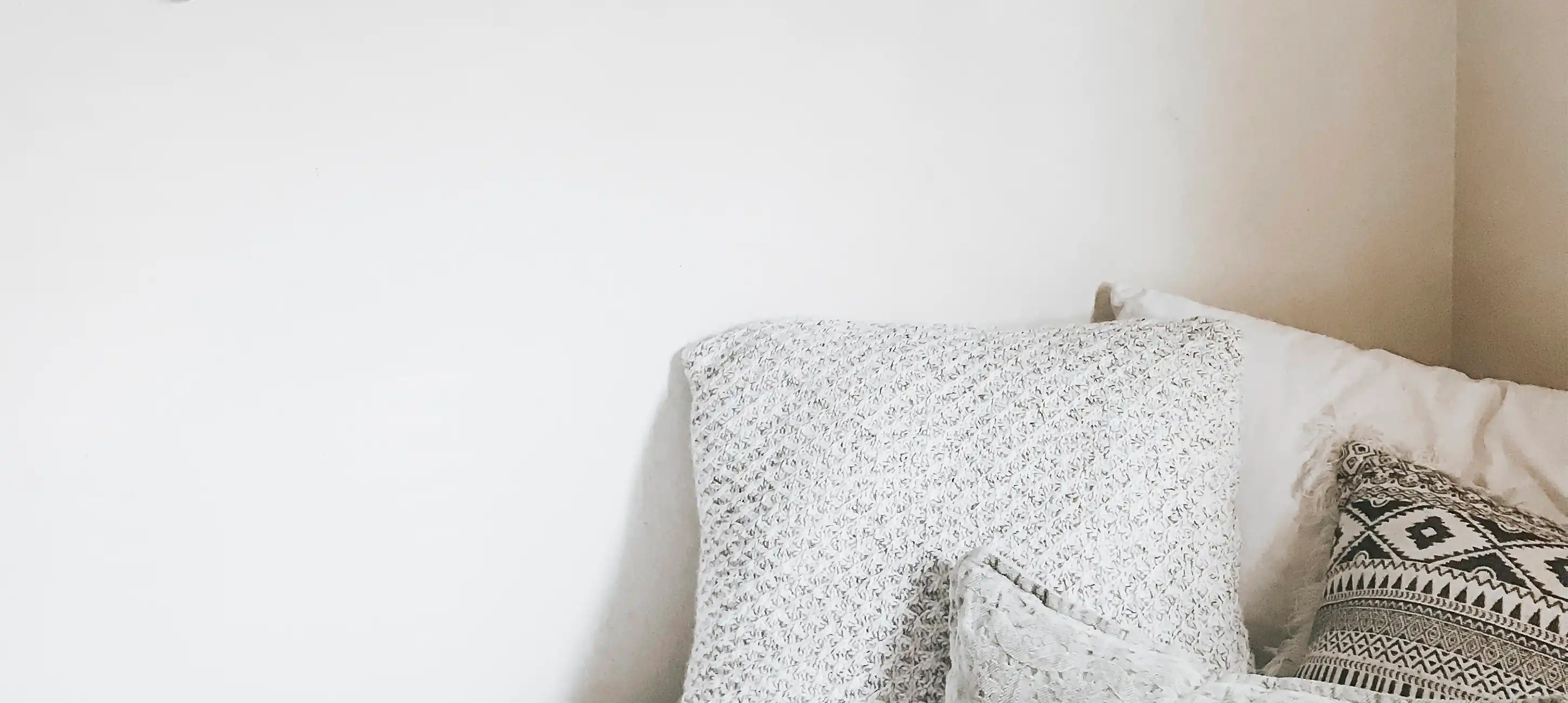 Welke kleur is RAL-9010? Alles over deze kleur | The Decor Studio