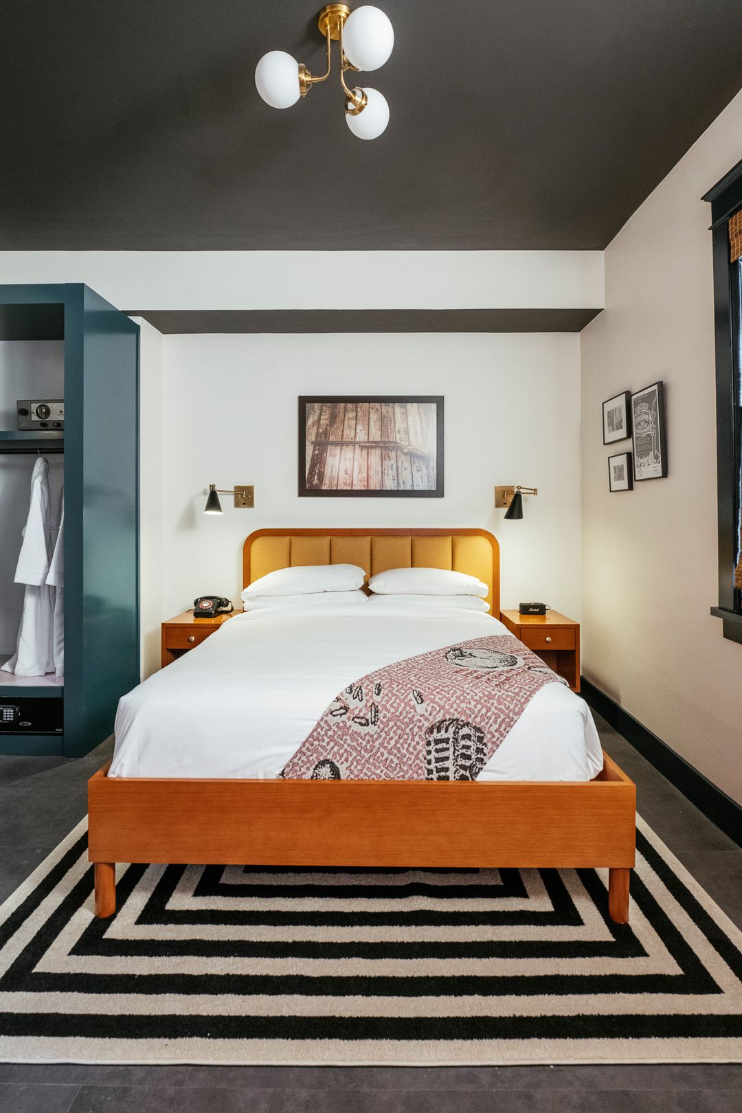 Hotel Rooms | Dew Drop Inn Music Venue & Hotel