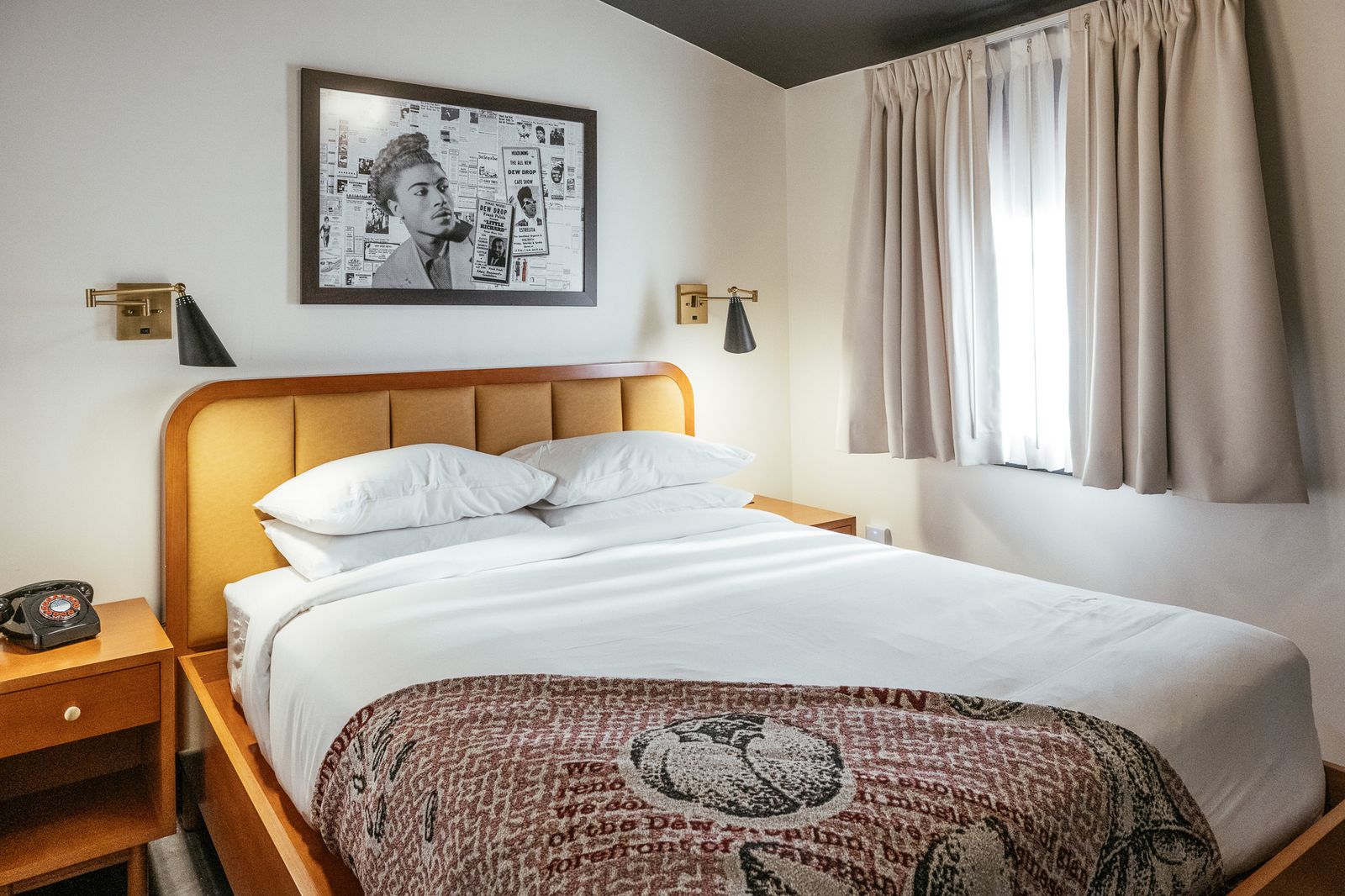 Hotel Rooms | Dew Drop Inn Music Venue & Hotel