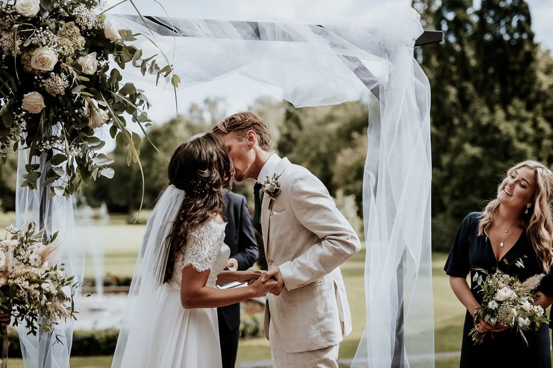 Bo på Slott i Västra Götaland nära Göteborg | Bjertorp Slott