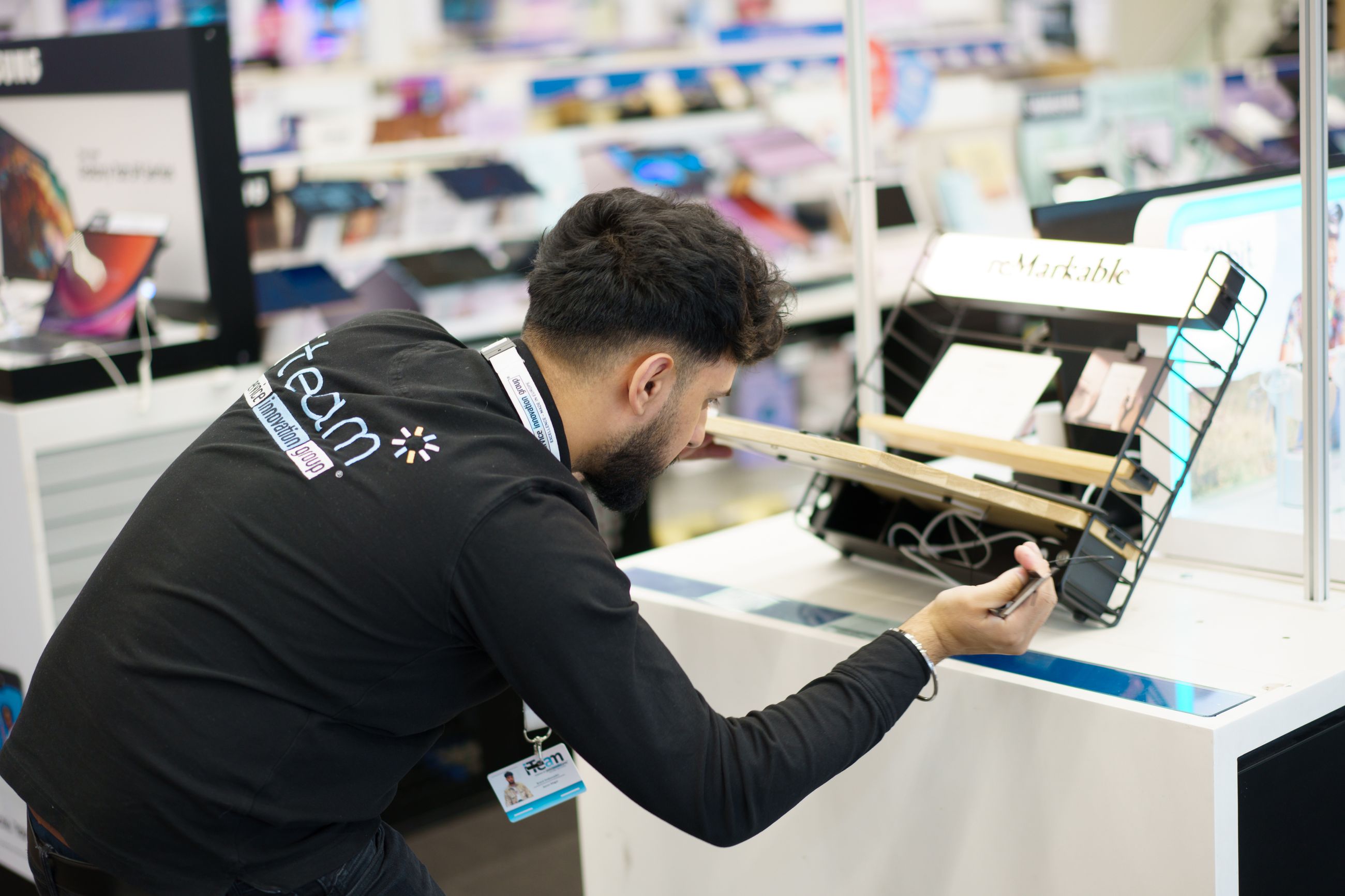 Display, ESL and POS Installation | Service InnovatIon Group UK