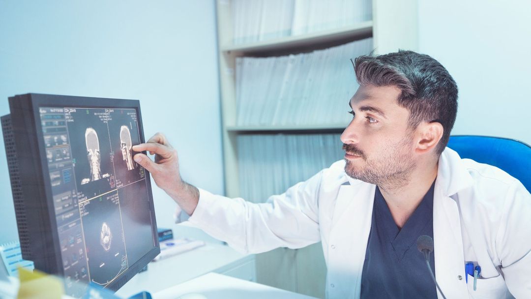 How to become a radiologist in Canada || Windmill