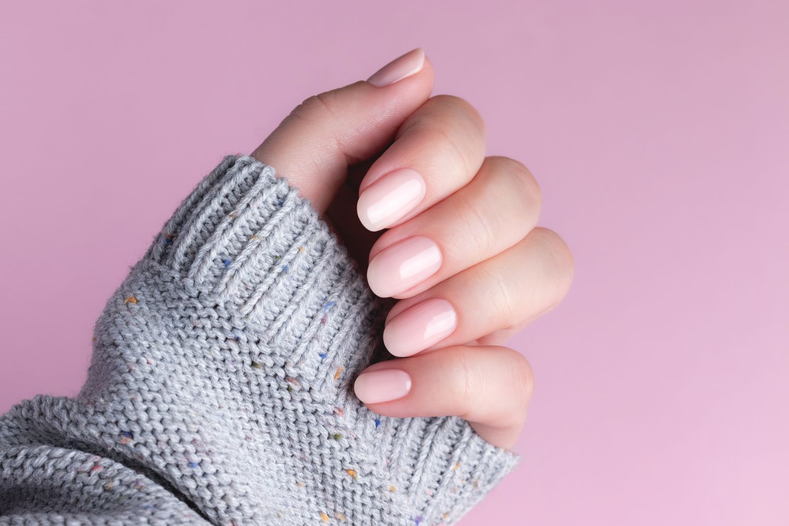 Gel Nails vs. Dip Powder: Which is the Right Choice for You?