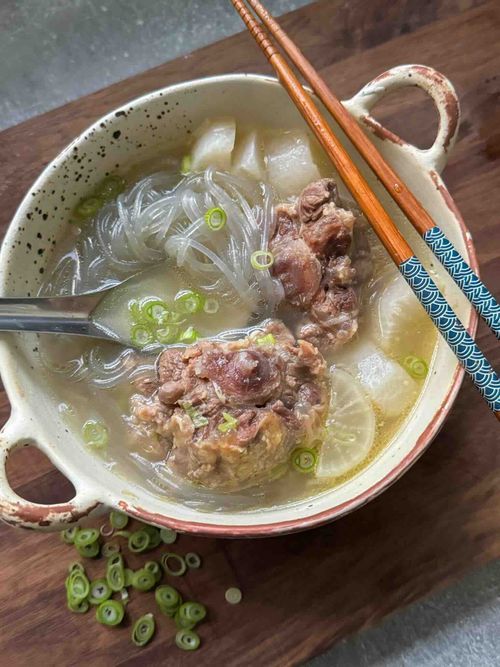 Korean Oxtail Soup (Sokkoritang) Recipe | Verna Gao