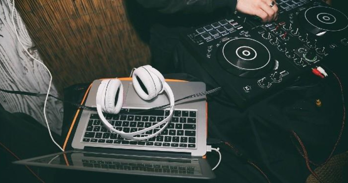 Types of Music Licenses Explained: Covers, Remixes & Samples