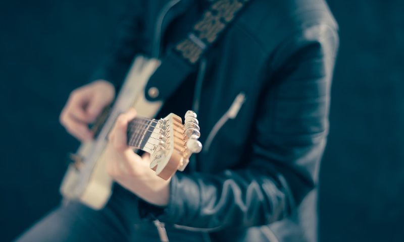 How to Be a Better Musician: 10 Tips For Beginners & Pros