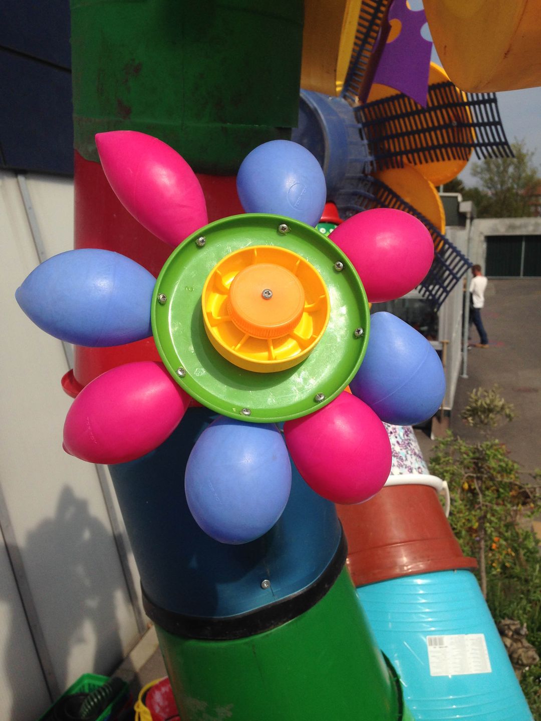 Giant plastic flower | Portfolio