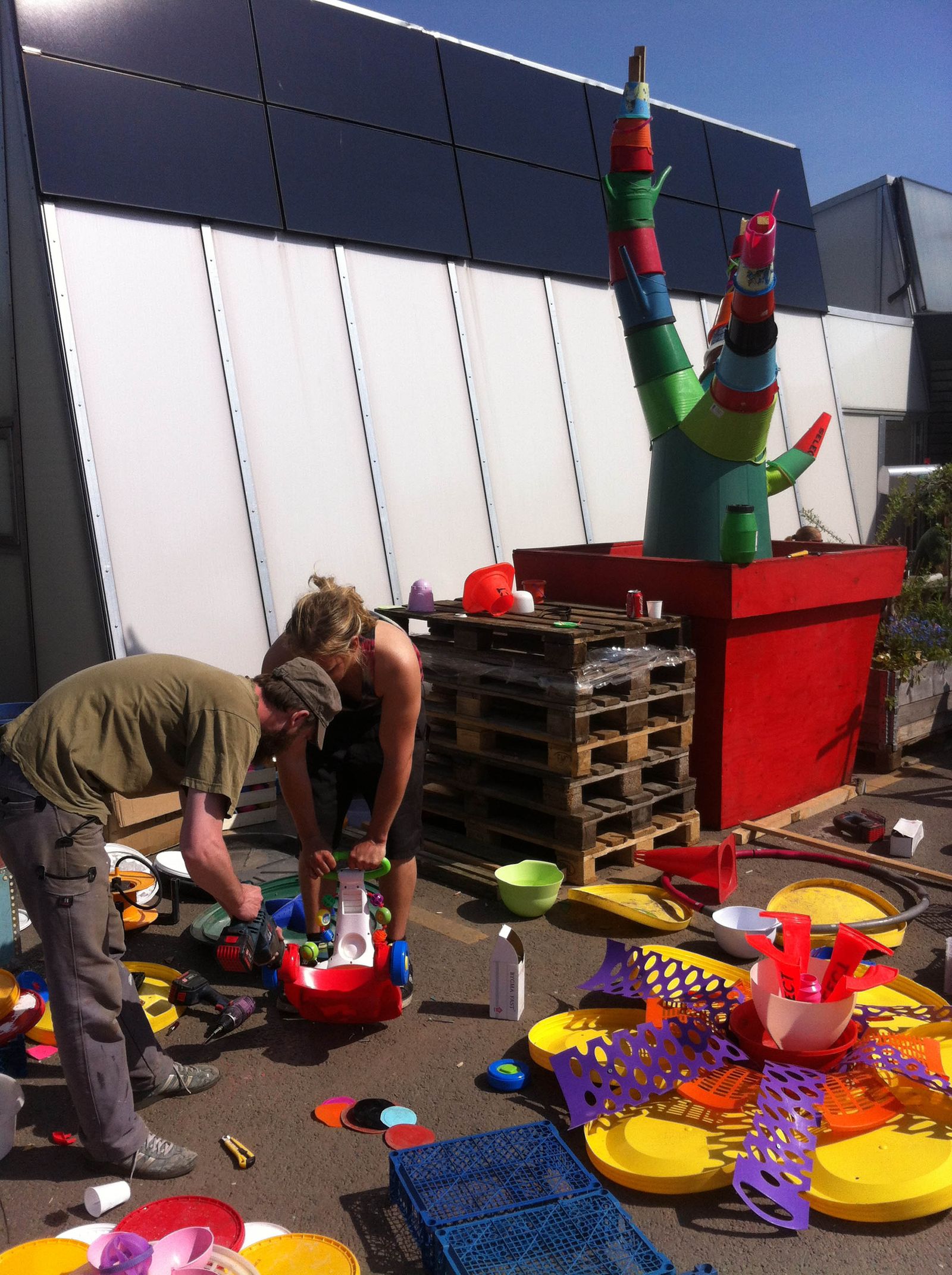 Giant plastic flower | Portfolio