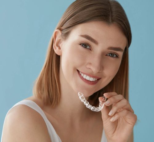 Kieferorthopäde Berlin: Moderne Invisalign & Zahnspangen Experten | BISS45