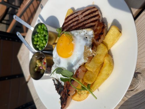 The Bridge in Prestbury | Eating & Drinking