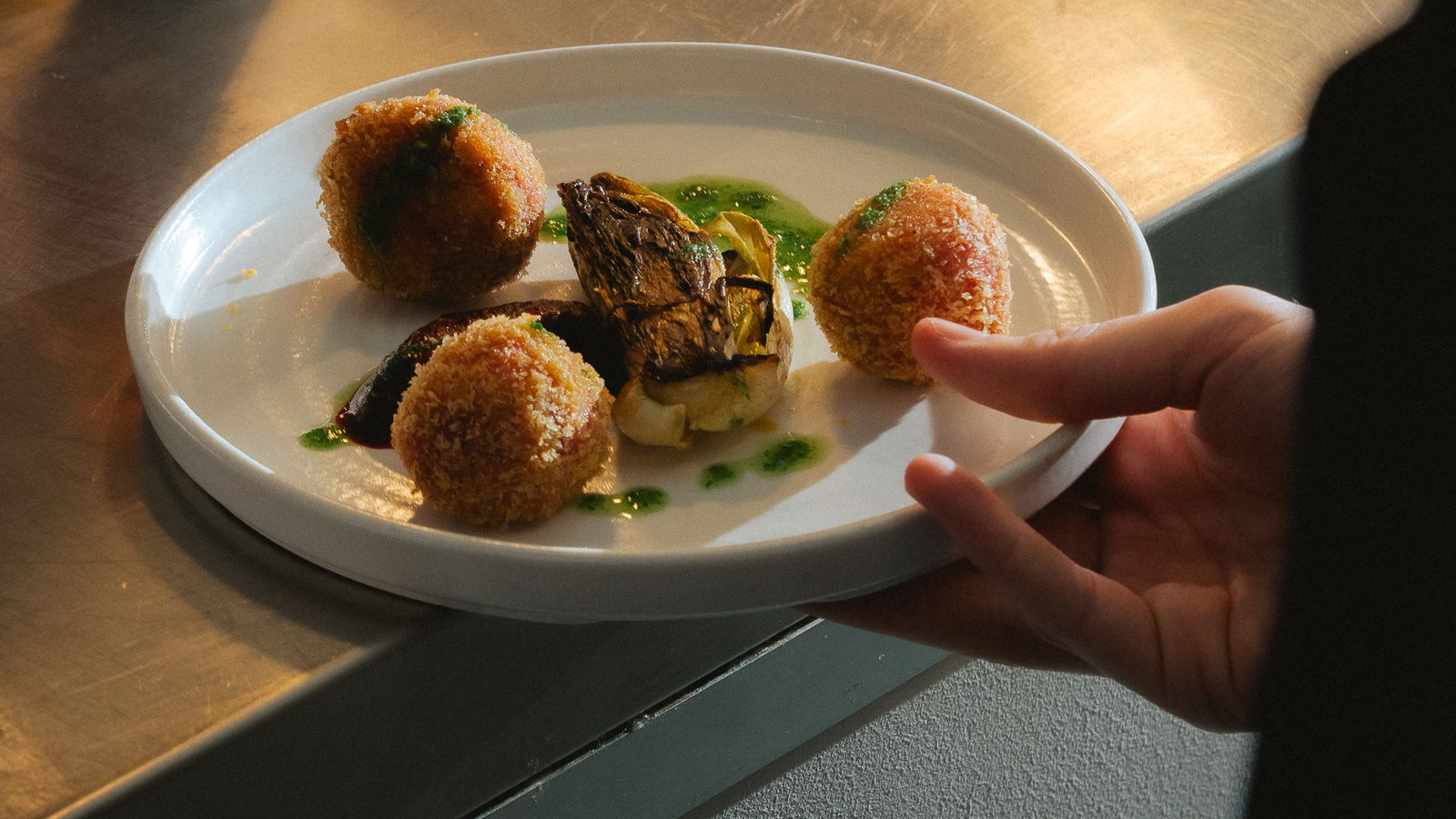 Bar & Restaurant - Above The Bay