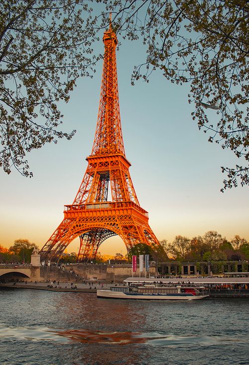 Francette - Eiffel Tower barge restaurant