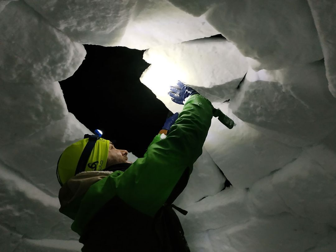 Construire un igloo en 5 étapes : guide complet 2024