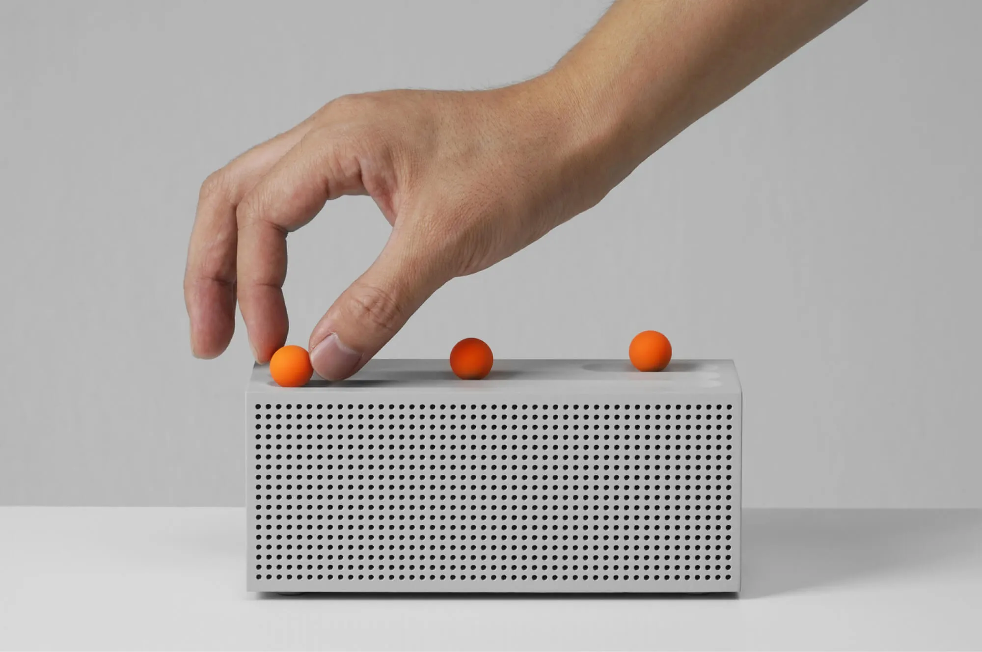Ball Internet Radio — A Clever Use of Color — minimalgoods