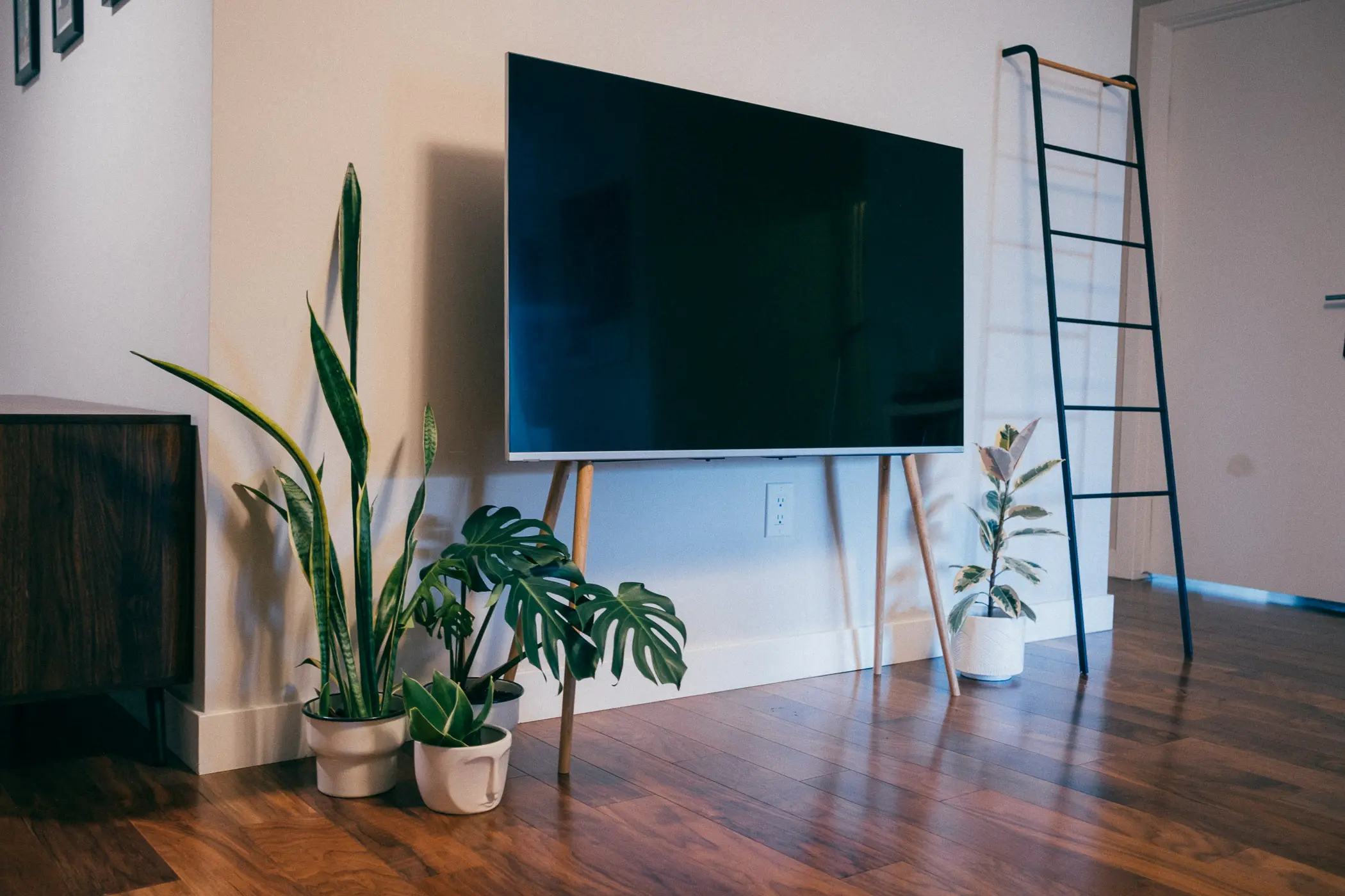 JALG TV Stand Review — A refreshing design with classic sensibilities ...