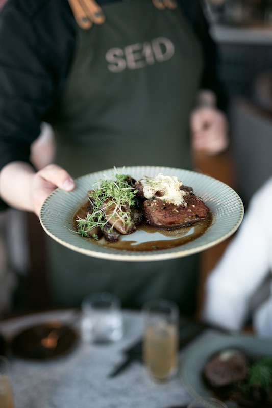 Meny Seid Grill og Cocktailbar – Kjøtt, Fisk og Vegetar tilbredt på grill