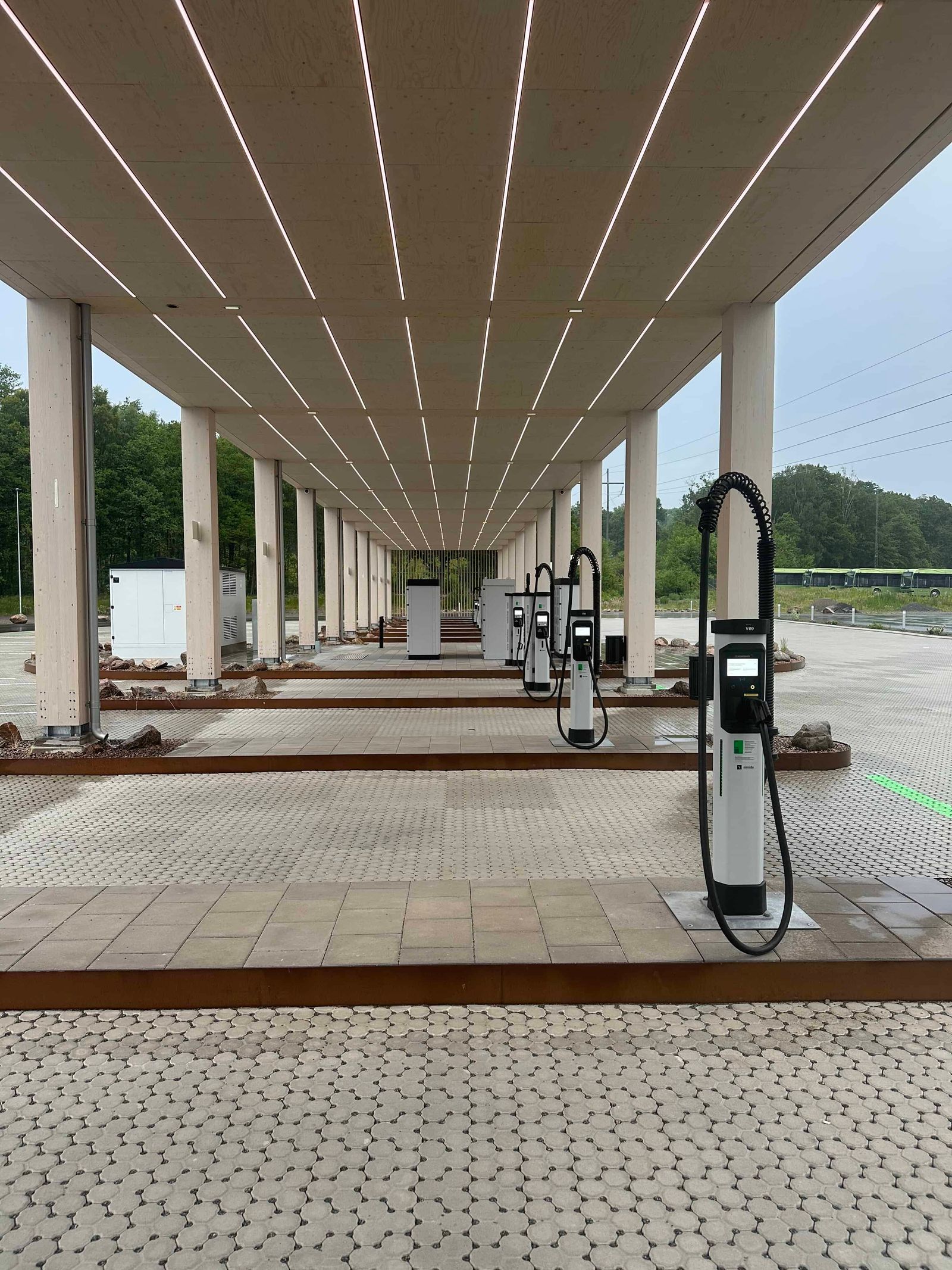 Why Local Controllers Are Essential for EV Charging | FLEXeCHARGE
