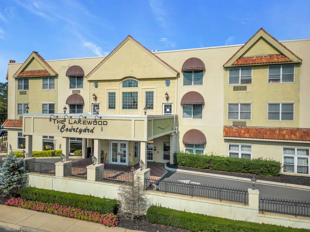 Spring Oak Senior Living | We're offering heart.