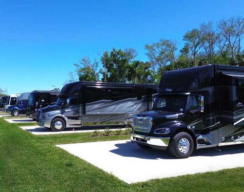 Host Your Motorhome Rally at Bermuda Lakes RV Resort | Fort Myers, FL