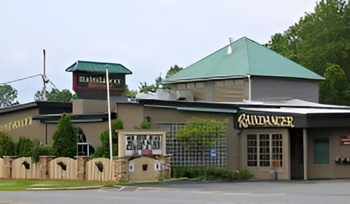 Raindancer Restaurant | Family Dining in Amsterdam, NY