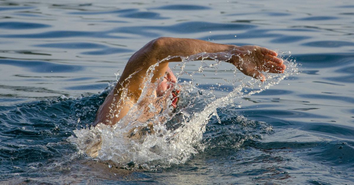 Spiritual meaning of swimming in a dream 60 photos - Youhoroscope.com