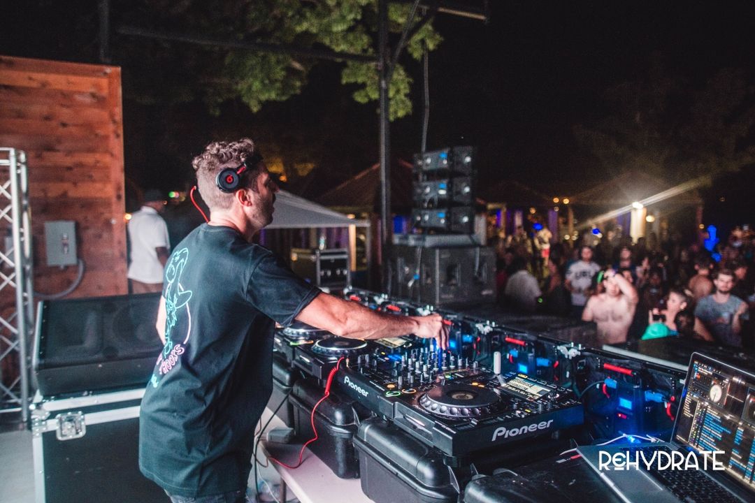 Lazy Gators | Lake Front Amphitheater | Lake of the Ozarks