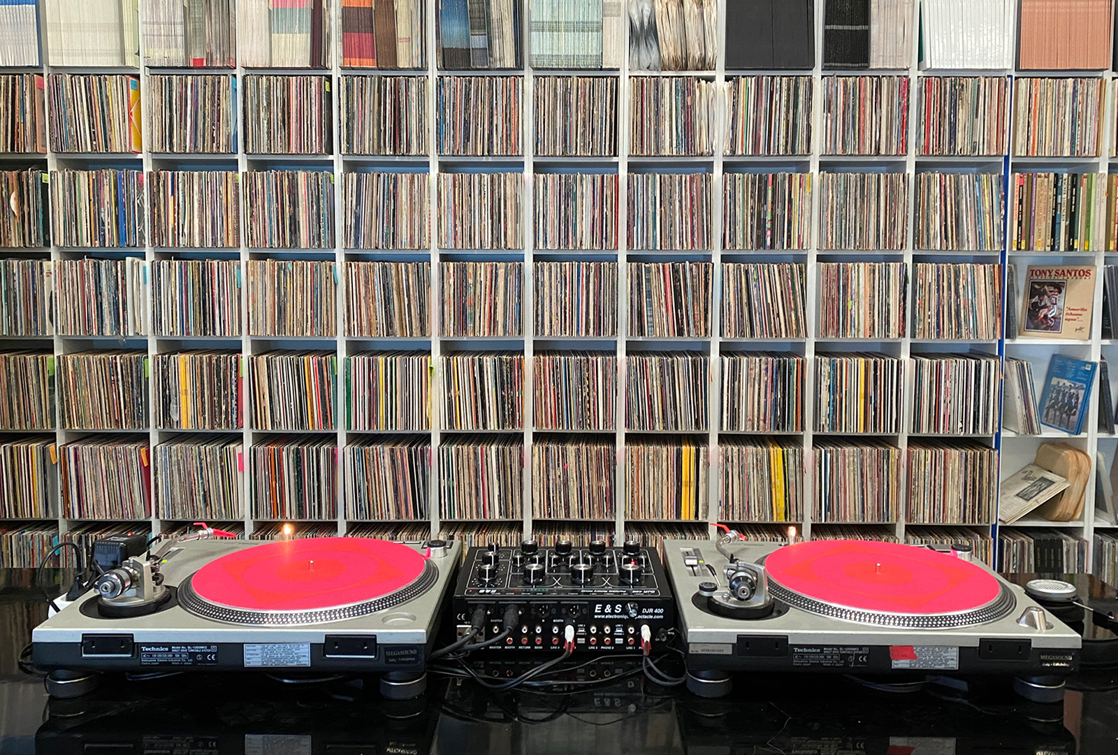 Listen to our playlist featuring over 950 records from VF Live sets ...